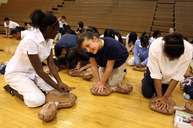 Hammond students learn basics of CPR Hammond students learn basics of CPR