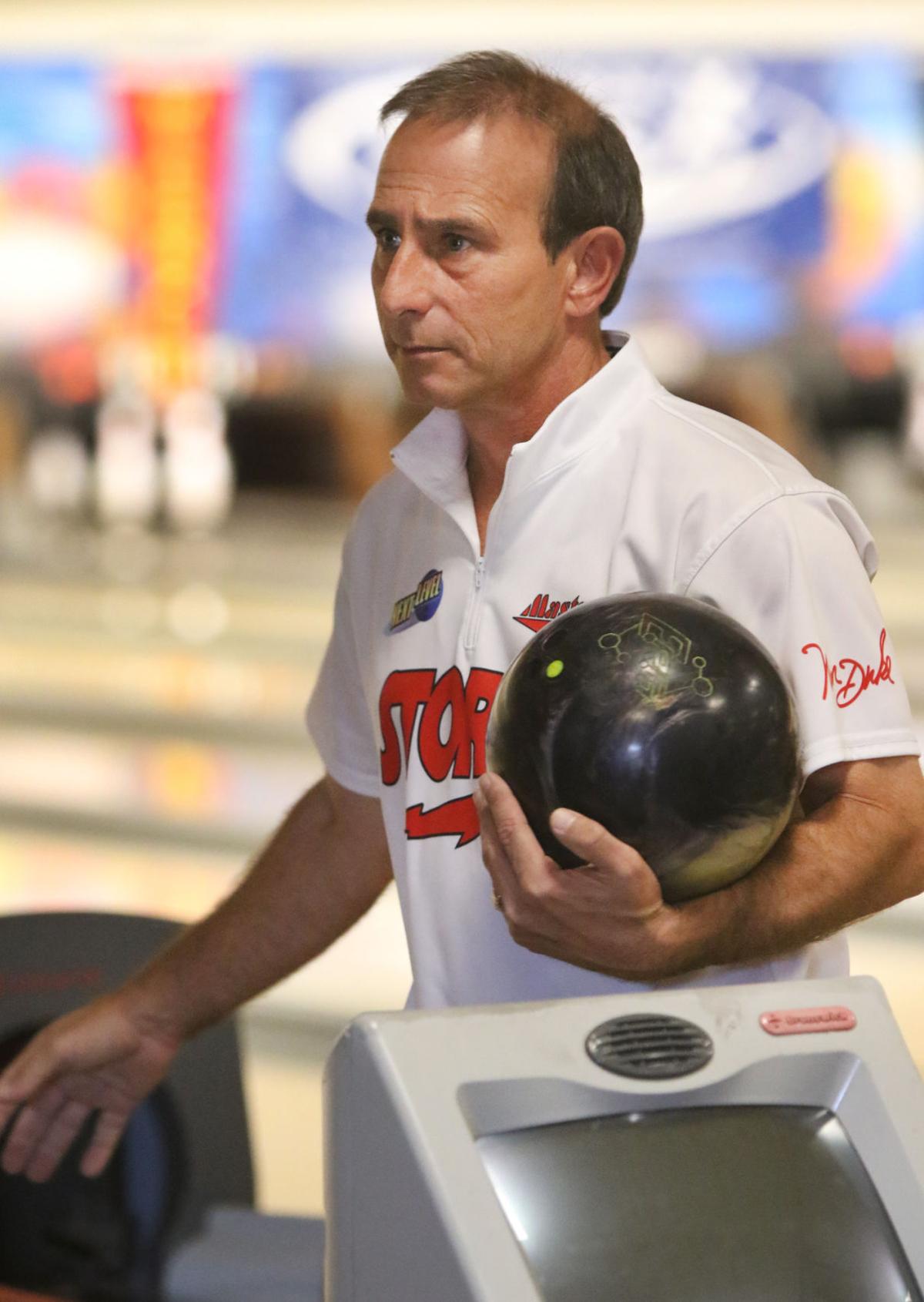 McCune, Woloszyn advance to match play | Sports | nwitimes.com