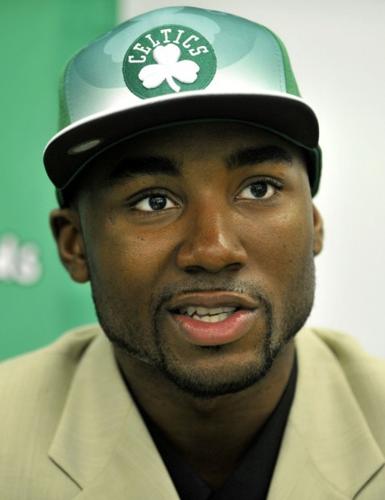 Celtics' draft pick E'Twaun Moore finds his game in Italy
