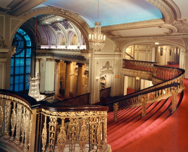 A timeless tour: Chicago Theatre guided walk offers wealth of ...