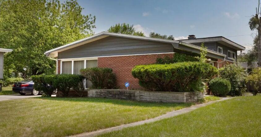 Chicago TV news anchor Harry Porterfield sells longtime Miller Beach home