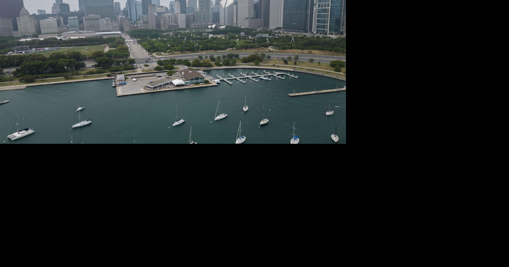 Woman dies, 6 people hospitalized after boat hits Chicago breakwall