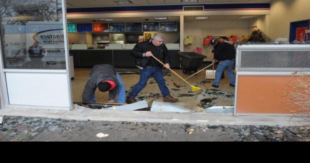 Hammond post office crash injures 3