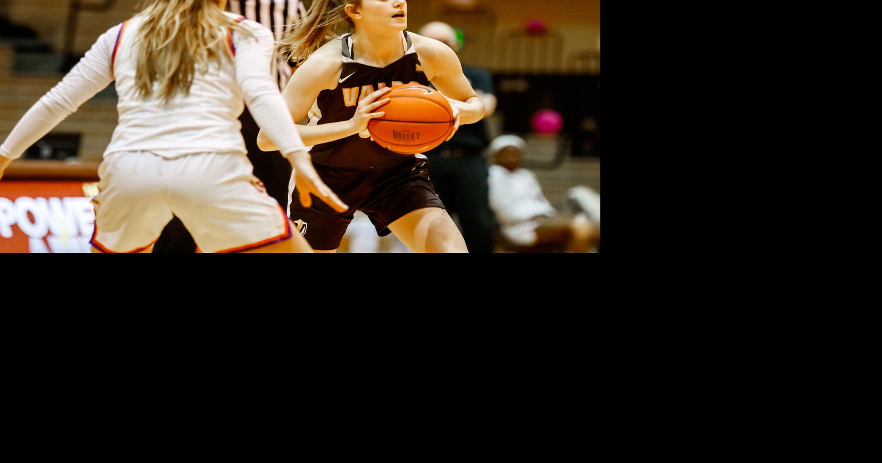 At 17, Valparaiso's Molly Sheehan makes instant impact as youngest to ...