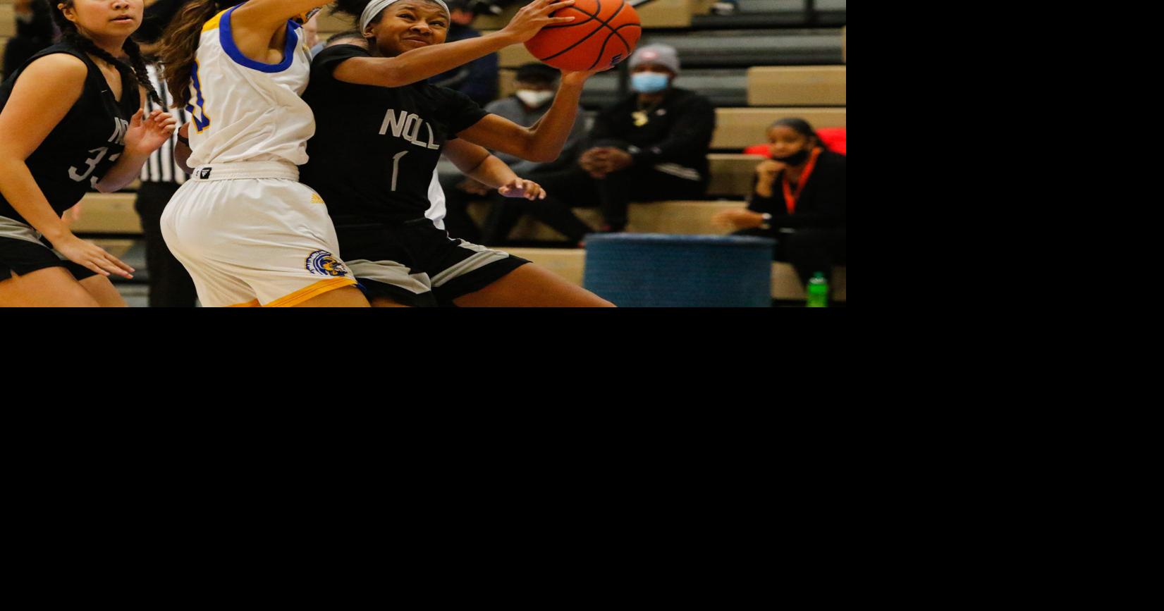 Courtney Blakely leads Bishop Noll over Highland’s Chloe Churilla