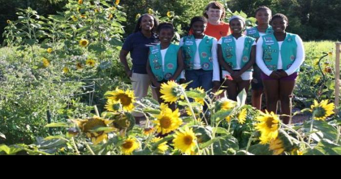 Girl Scouts plant garden to benefit South Suburban Family Shelter