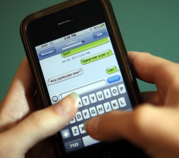 The signs and symptoms of social media addiction : Get Healthy