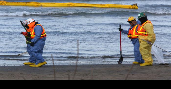 Estimated size of Lake Michigan oil spill grows again