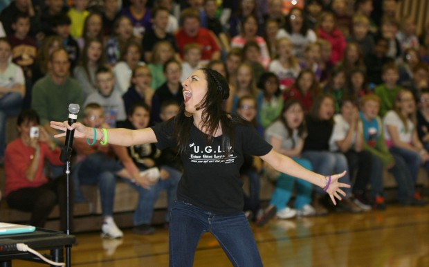 American Idol star says confidence key to stop bullying