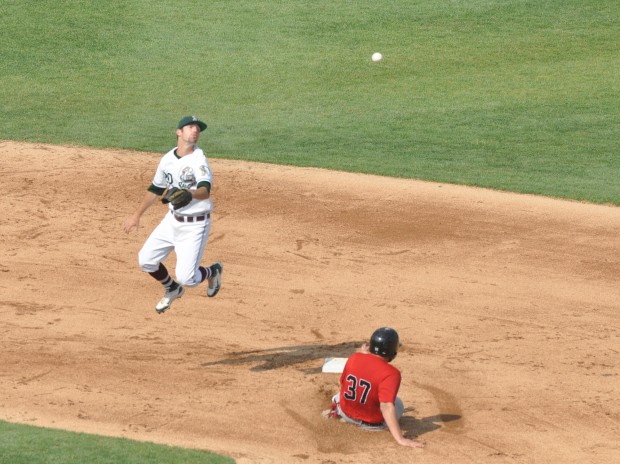 RailCats rally late to extend winning streak to five