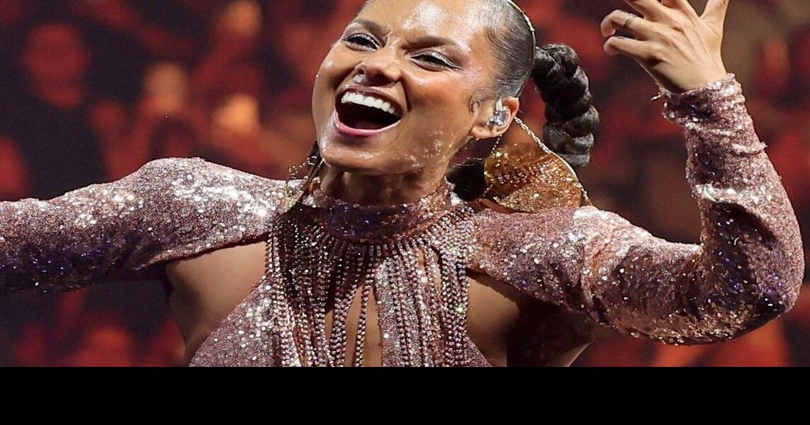 Alicia Keys turns up the heat at United Center