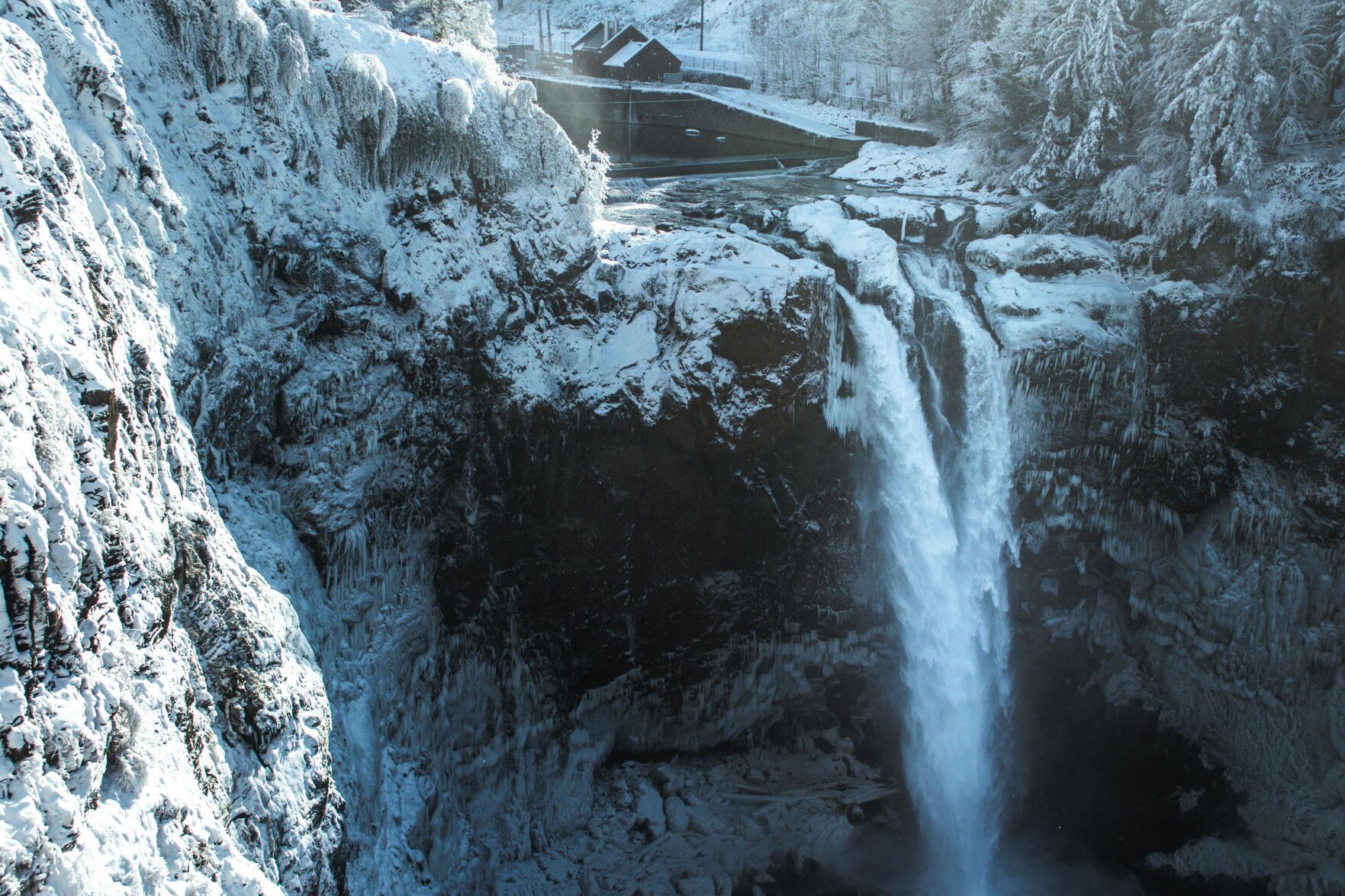 Frozen Waterfalls in the NW to Explore Before Winter Melts | Outdoor ...