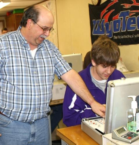 Career Technical Education Mobile Unit ‘electrifies’ students | News ...