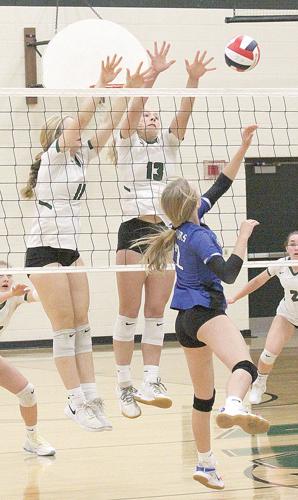 Osceola volleyball wins two at own Invite | Sports | osceolasun.com