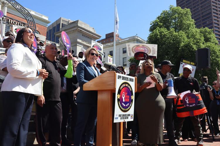 Massachusetts Uber, Lyft drivers certify first statewide ride-hailing ...