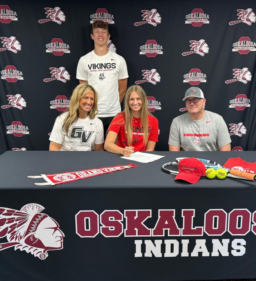 Oskaloosa’s Edgar signs with Grand View | Sports | oskaloosa.com