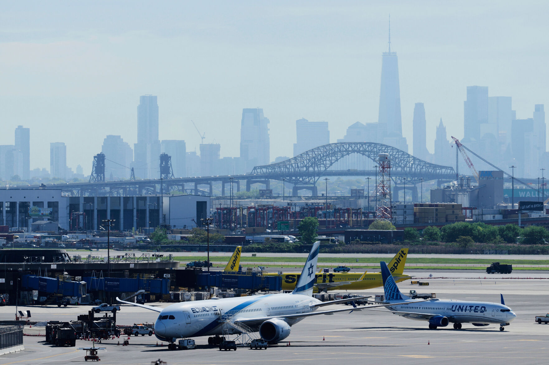 United flight landing in Newark strikes pole on New Jersey Turnpike ...