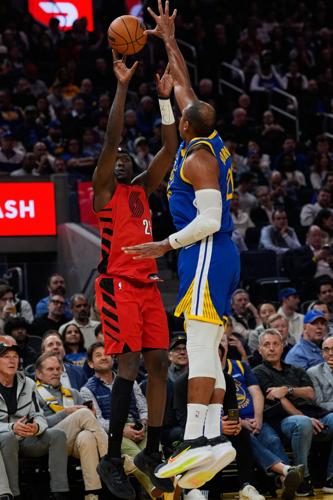 Butler scores 16, Curry dishes 11 assists as Warriors run away from ...