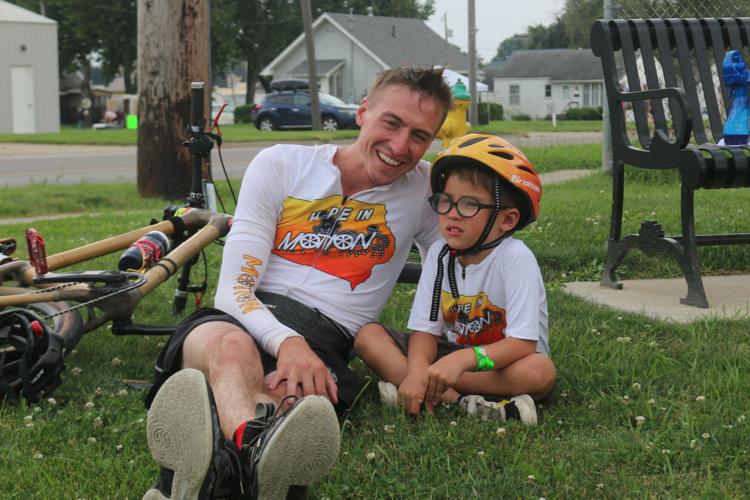 RAGBRAI duo send message about blindness | Knoxville | oskaloosa.com