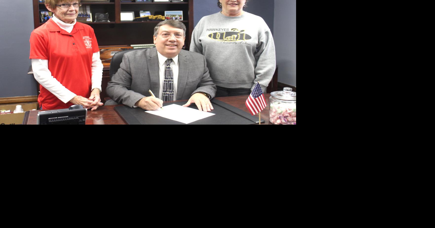 Poppy proclamation signed | Local News | oskaloosa.com