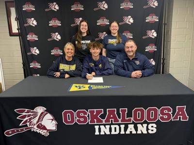 Oskaloosa’s Muir signs with William Penn | Sports | oskaloosa.com