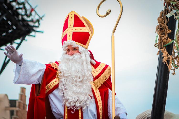 Sinterklaas arrives in Pella | | oskaloosa.com