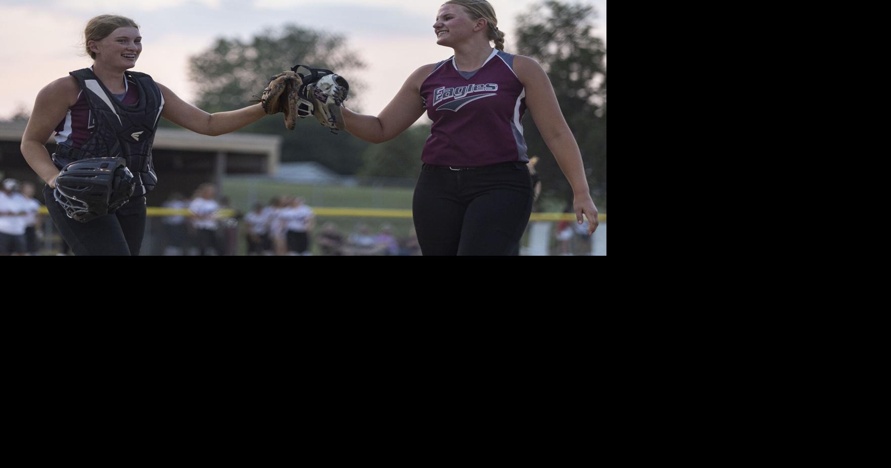 Pella Christian holds off PCM | Pella | oskaloosa.com