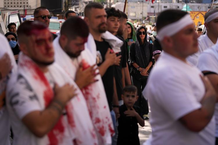 Massive Shiite crowds mark the holy day of Ashoura against backdrop of ...