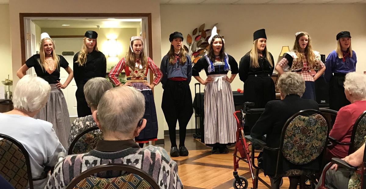 Dutchesses perform at Vriendschap | Pella | oskaloosa.com