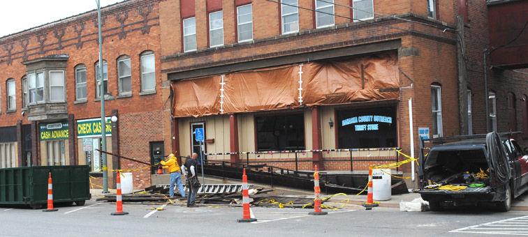 Thrift store facade crashes down Sunday | Local News | oskaloosa.com