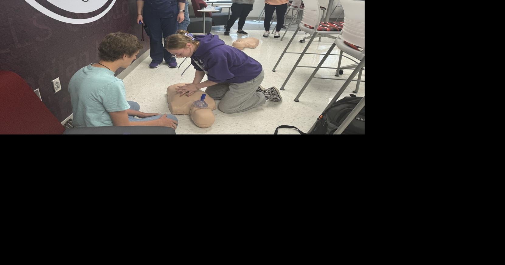 OHS students take charge in CPR, AED classes | Local News | oskaloosa.com