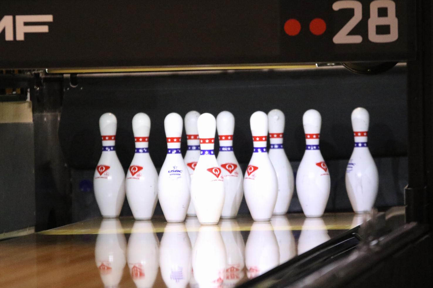 Osky bowlers battle Pella teams in triangular | Sports | oskaloosa.com