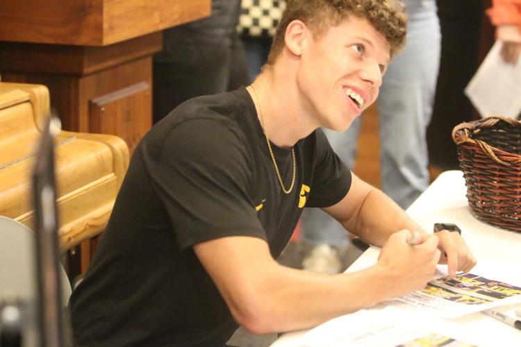 Walker returns home | Sports | oskaloosa.com