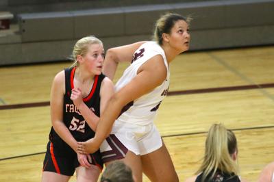 Area roundup: Osky upset bid held off by Indianola | Pella | oskaloosa.com