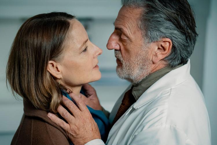 Movie Review: Jodie Foster shines as a psychoanalyst on the edge in ‘A ...