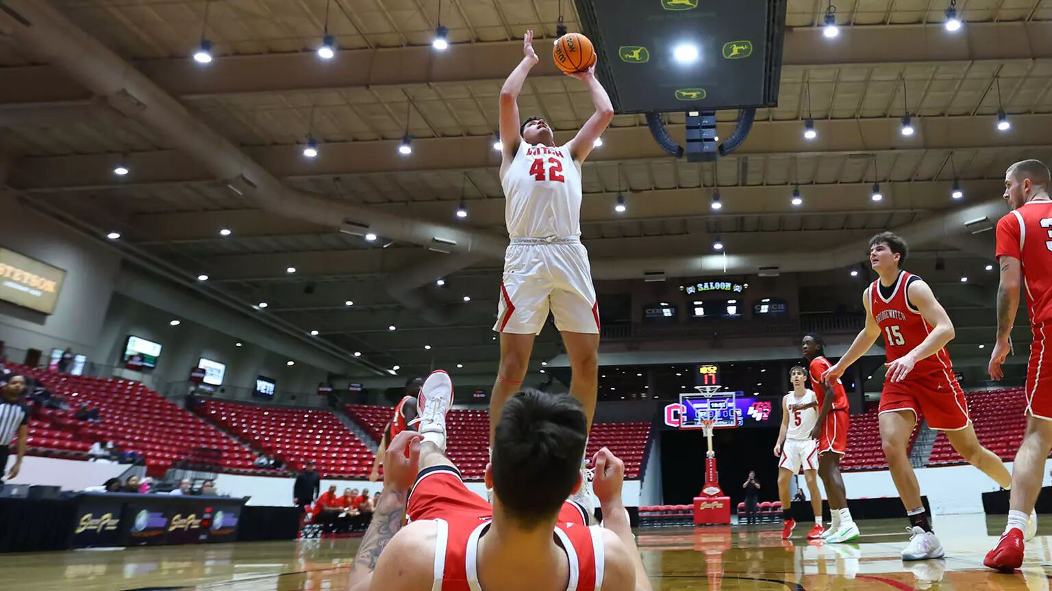 Hot shooting pushes Simpson past Central men | Pella | oskaloosa.com