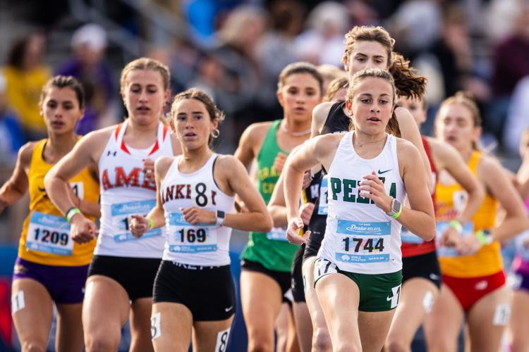 Pella’s Lauman takes late lead to win Drake Relays 3200 | Pella ...