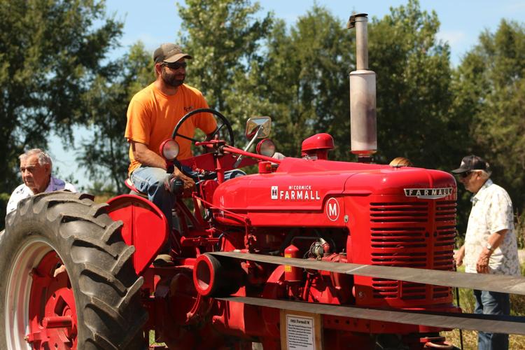 Local group demonstrates vintage oats threshing | Local News ...
