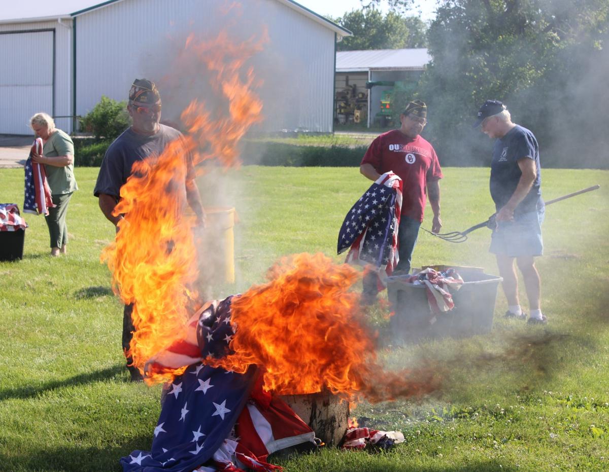 Veterans retire U.S. flags | Community | oskaloosa.com