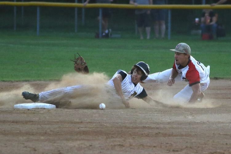 Comets ground Rockets in district final | Sports | oskaloosa.com