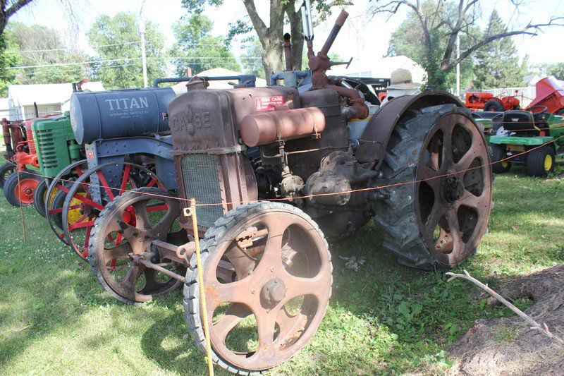 Antique tractor display | Local News | oskaloosa.com