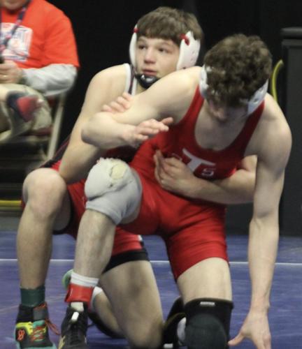 NM trio fall on day two | Sports | oskaloosa.com