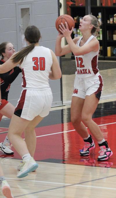 Big first quarter propels NM to win | Sports | oskaloosa.com