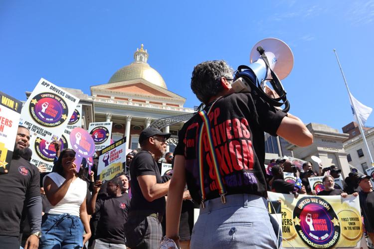 Massachusetts Uber, Lyft drivers certify first statewide ride-hailing ...
