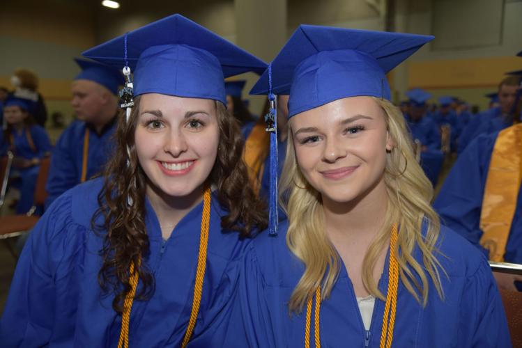 Area students graduate from DMACC | Local News | oskaloosa.com