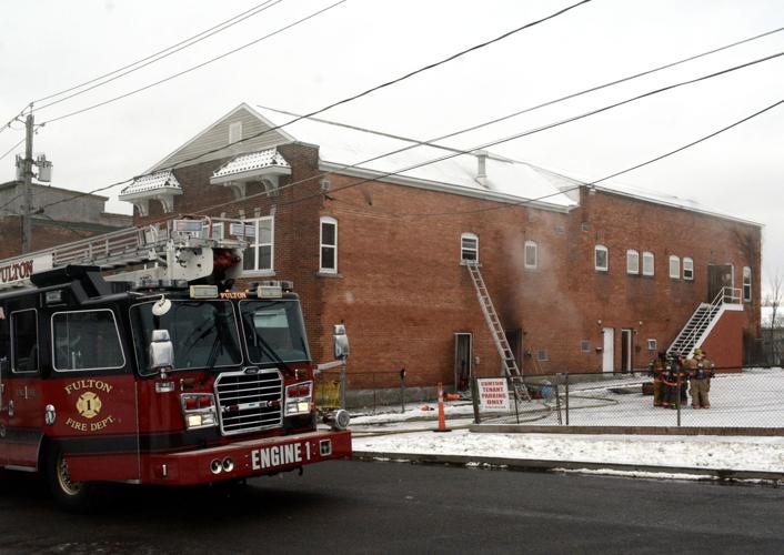 Fulton firefighters put out blaze at apartment building | News ...