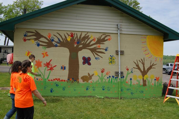 Junior high students join Fulton community to volunteer to clean up ...