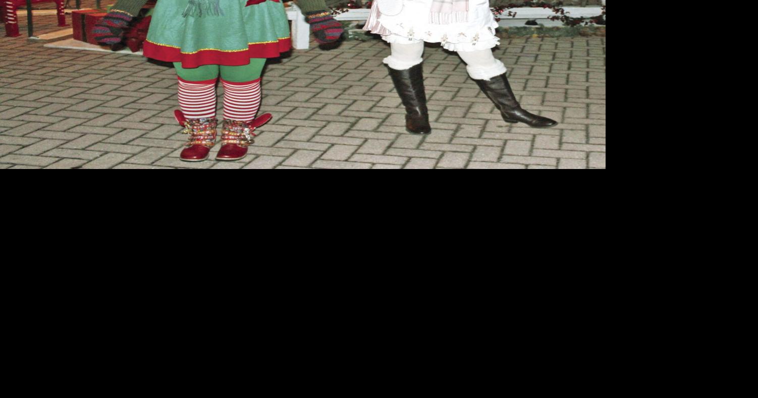 Singing elves | | oswegocountynewsnow.com