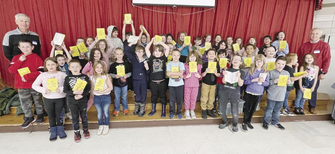 Fulton Noon Rotary Club distributes dictionaries | News ...
