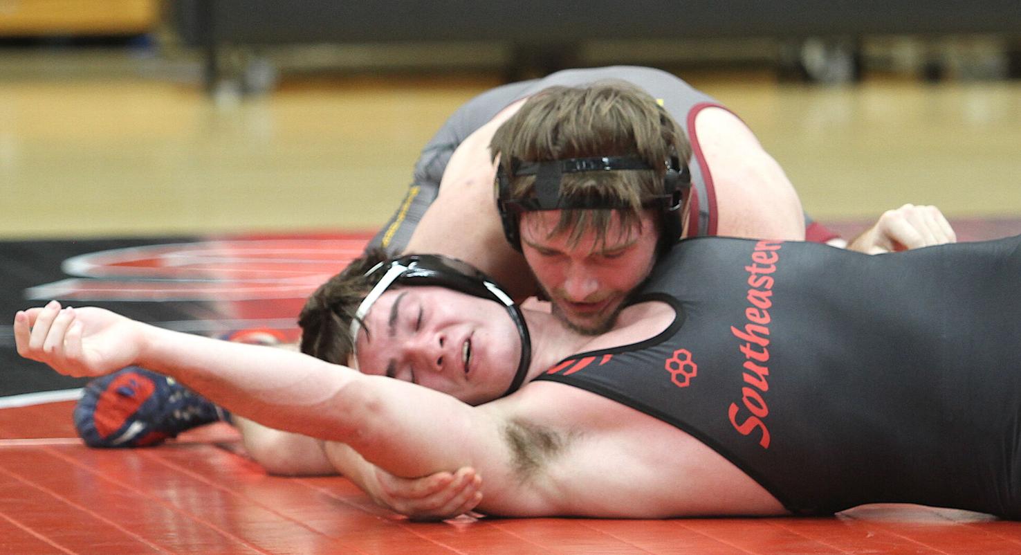 College wrestling: Top-ranked Warriors take down Blackhawks in dual ...